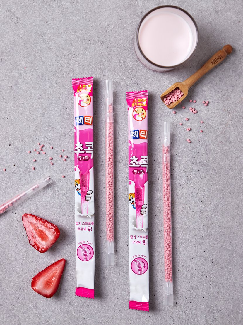 ktown4u.com : [DONGSEO] Strawberry Flavoured Chocolate Crunch Straws 3 ...